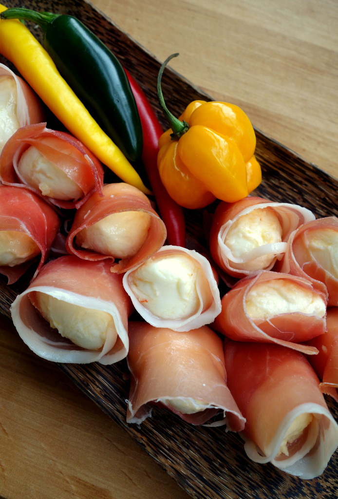 Mozzarella ja serrano singi suupisted - Kaju Köök